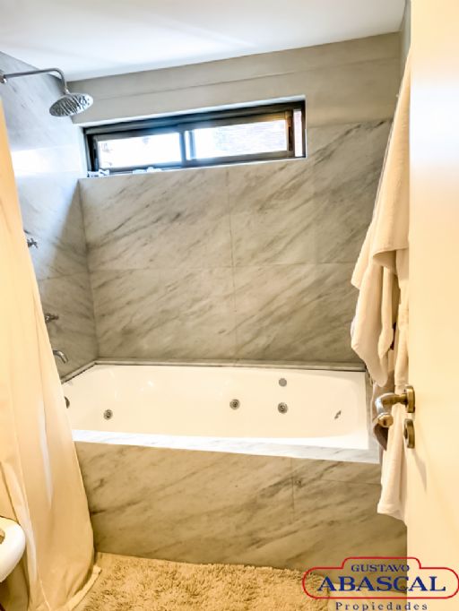 Gustavo Abascal Propiedades