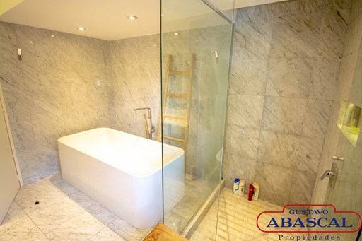 Gustavo Abascal Propiedades